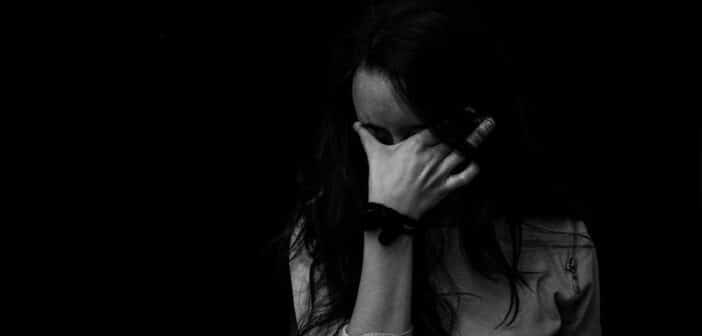 Nyctophobie : comprendre la peur de l’obscurité - Echo Web